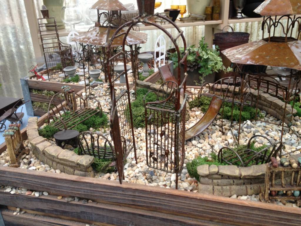 Small, Smaller, Smallest – Miniature Gardens! | Oak Street Garden Shop ...